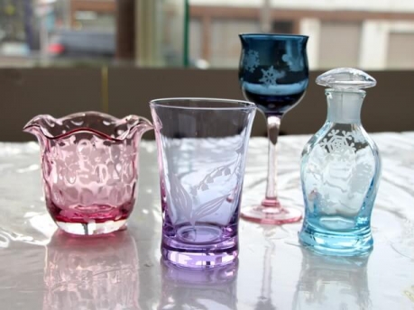 Enjoy a glass sculpture experience at the Kitaichi Glass Hanazono ...